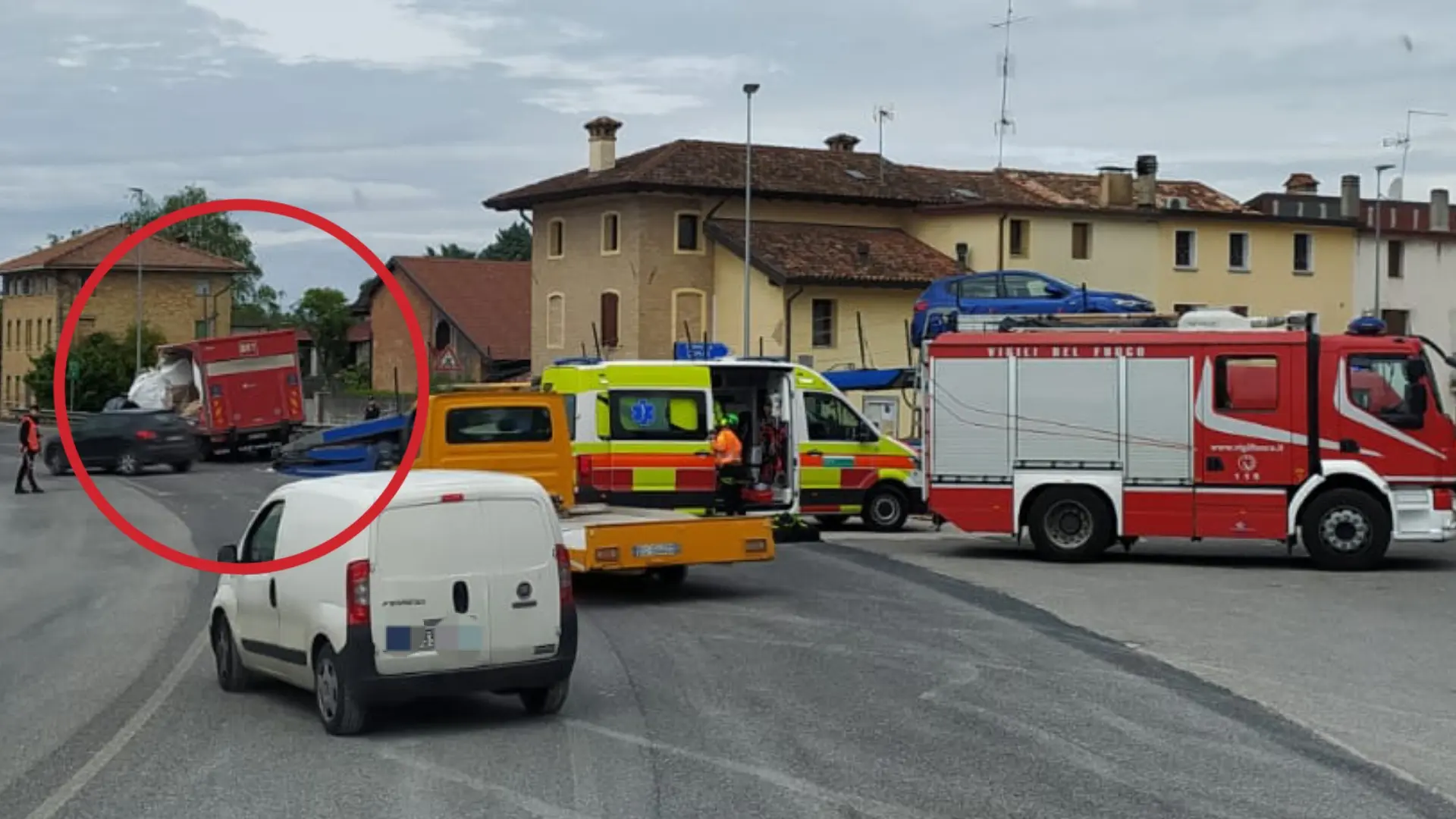 Incidente sulla Pontebbana, scontro tra due camion: un ferito – Nordest24 Incidente sulla Pontebbana, scontro tra due camion: un ferito – Nordest24